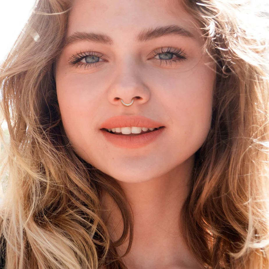 Piercing Septum de Oro – Gold Piercing